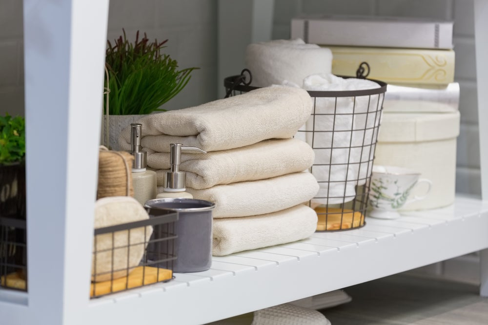 Transforma tu ducha en un spa con estos trucos para organizar tus botes ...